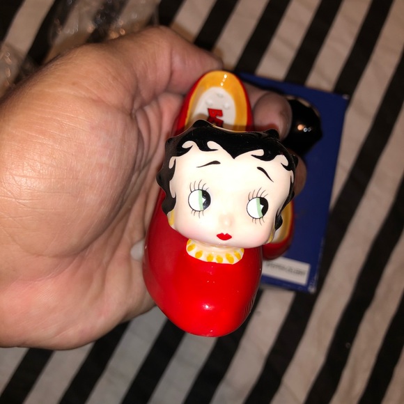 Kitchen | Betty Boop Salt And Pepper Shaker Set | Poshmark